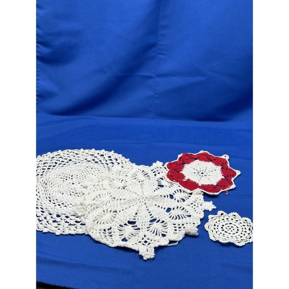 Handmade | Accents | 4 Handmade Doilies Different Sizes Red And White 3 ...